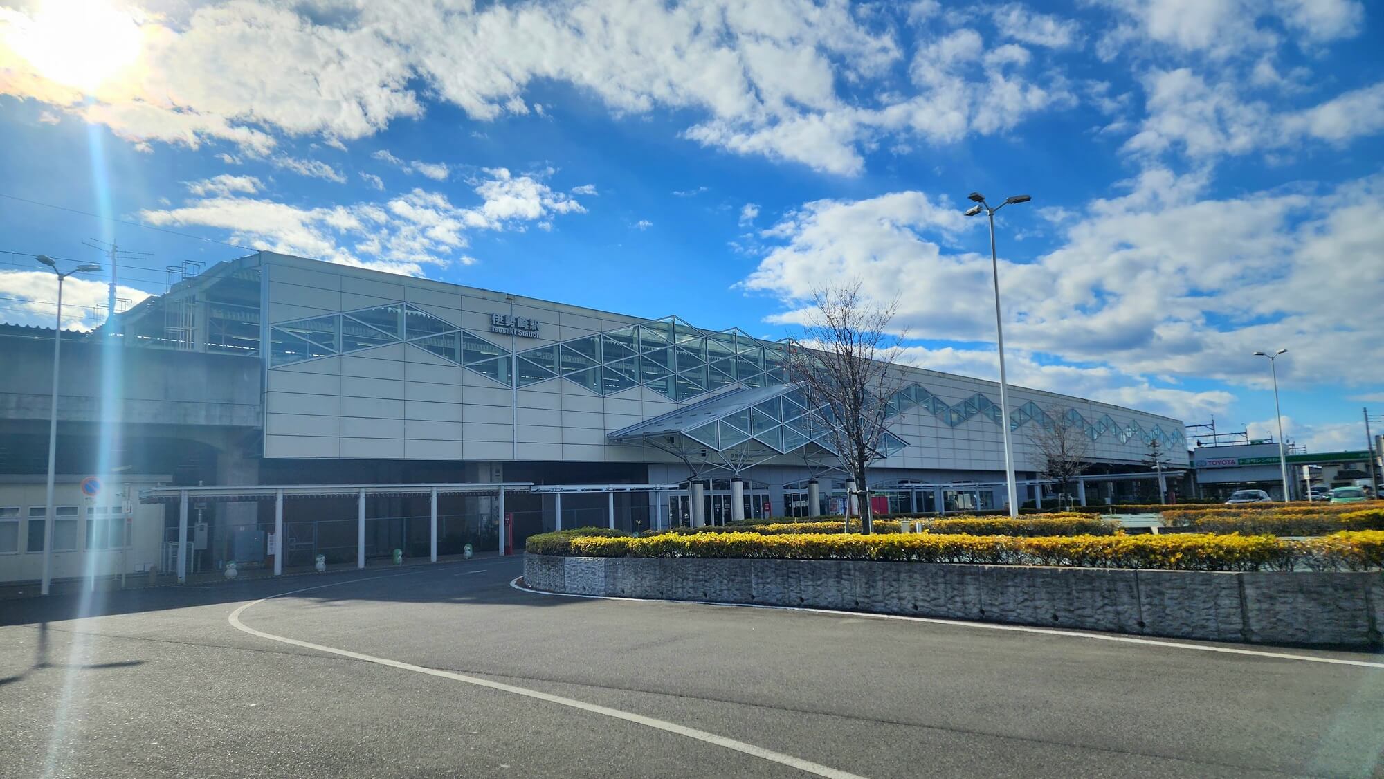 【群馬県伊勢崎市】伊勢崎駅にあるストリートピアノ - Stopi-Japan.com♪